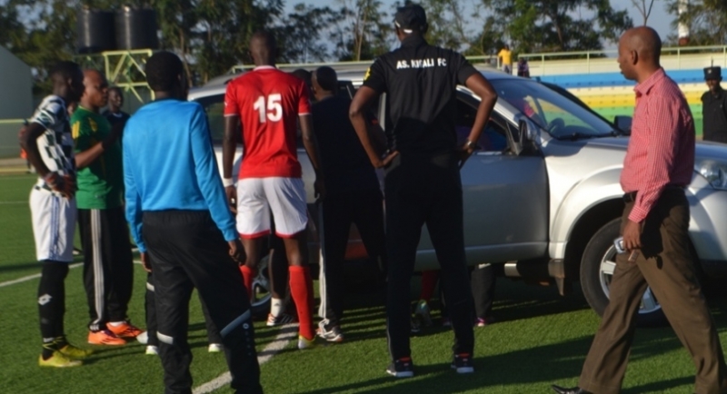 Sebanani Crespo wari uguye mu kibuga ubu amerewe ate? Amafoto ...