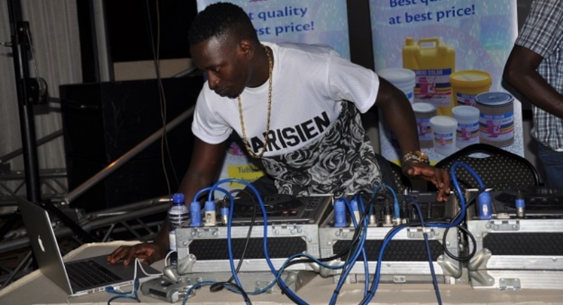 Phil Peter winjiye mu mwuga w’ubu Dj yatumiwe mu gitaramo cya mb ...