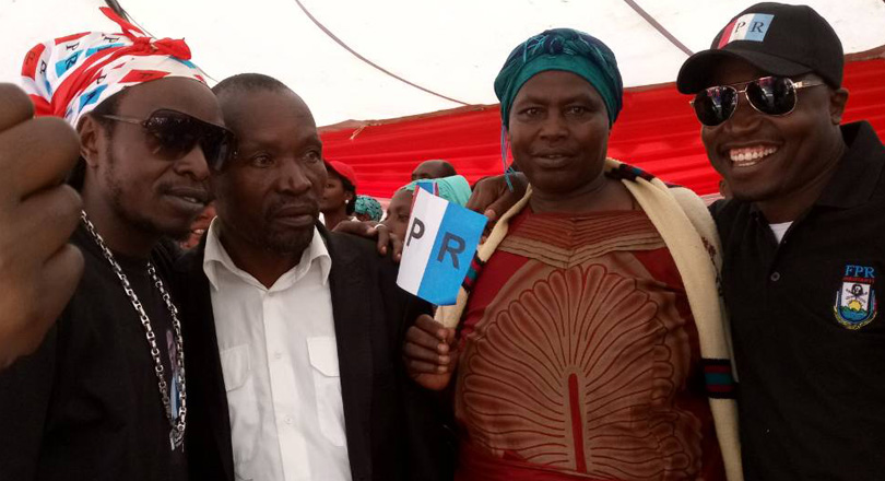 DANNY VUMBI n'ababyeyi be bahuriye mu bikorwa byo kwamamaza Paul ...