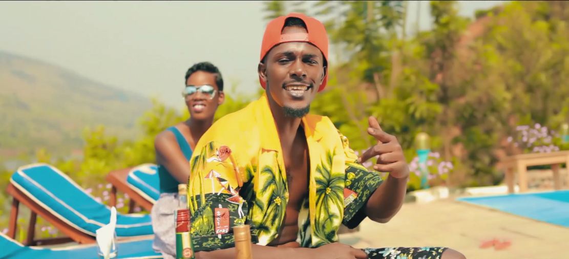 Mukadaff yashyize hanze amashusho y’indirimbo ye nshya ‘Slow Mot ...