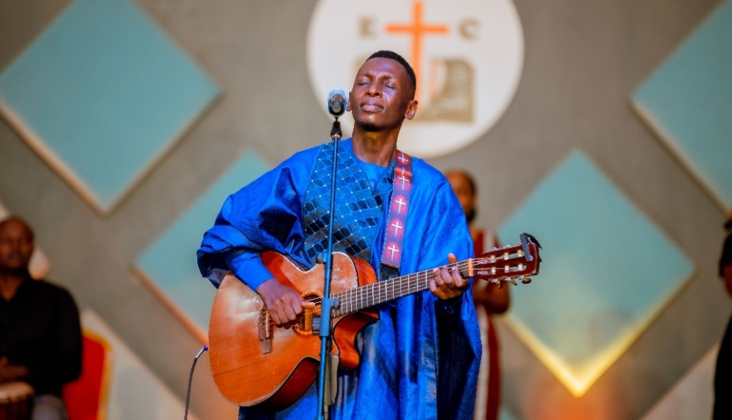 Cubaka Justin yashyize hanze amashusho y'indirimbo 'Tumika' yata ...