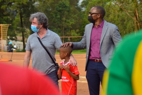 Jose Maria Bakero uri mu Rwanda yasuye irerero rya APR FC na Dre ...