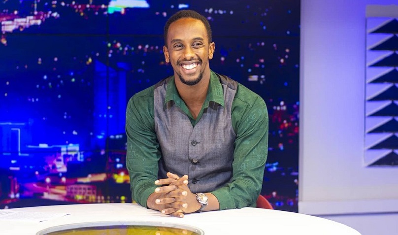 Andy Bumuntu yatangiye gukora kuri Kiss Fm nk'umunyamakuru anate ...