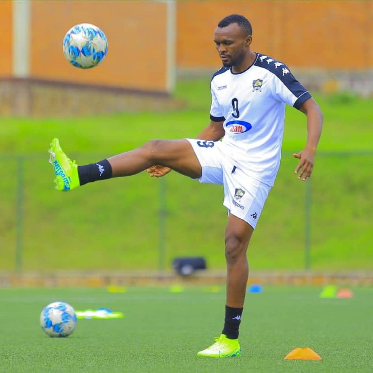 Adil utoza APR FC yifatiye ku gahanga Tuyisenge Jacques umaze gu ...