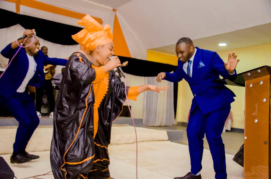 Umuryango 'Abanyamwuka Family' ubarizwamo abarimo n'Ababikira wa ...