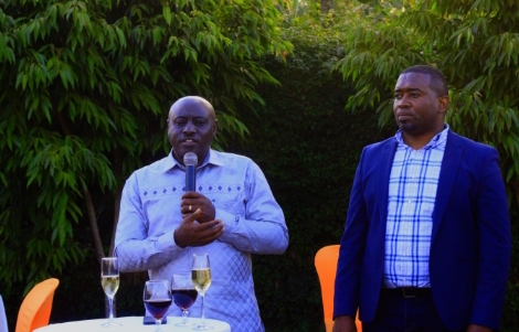 Guverineri Gasana Emmanuel yasangiye n'amakipe yose y'Iburasiraz ...