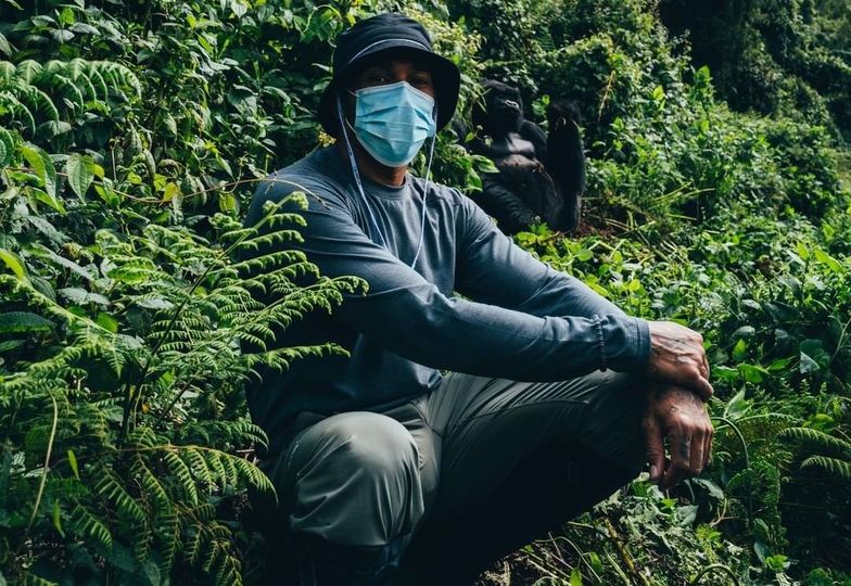 Sir Lewis Hamilton uri gutembera Africa yasuye Ingagi zo mu biru ...