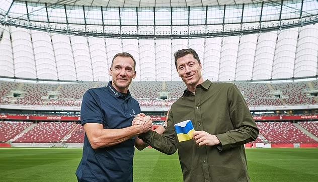 Lewandowski azambara ibendera rya Ukraine mu mikino y'igikombe c ...