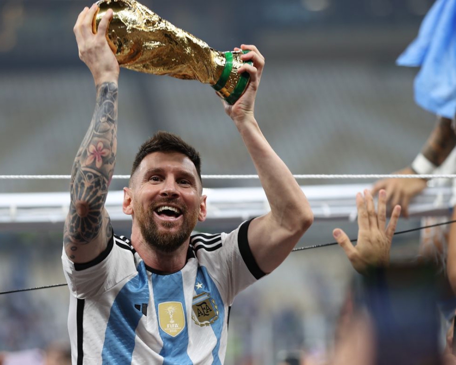 Lionel Messi yatanze Noheri n'u Bunani icyarimwe ku isi impaka z ...