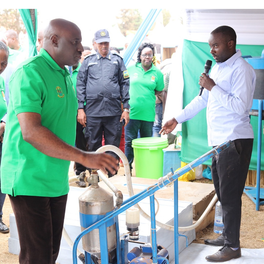 Iburasirazuba: Guverineri Gasana yasabye abikorera gutanga seriv ...