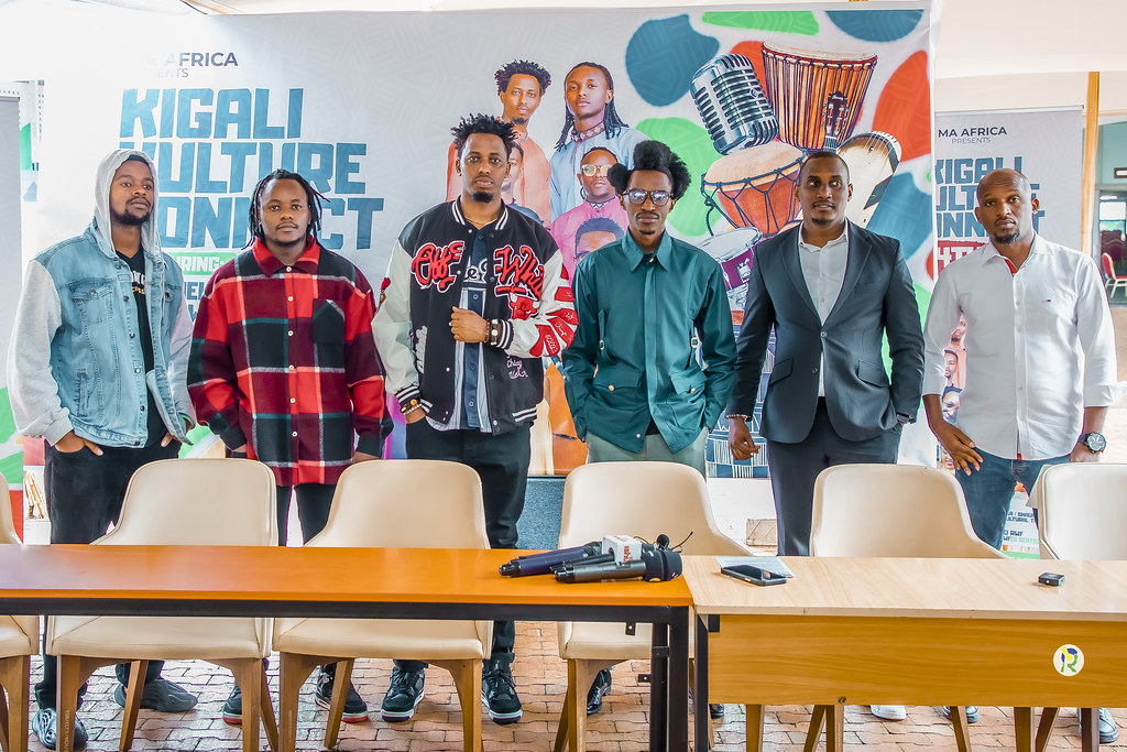 Bahali Ruth yasabye Umusizi Junior Rumaga kwibaruka ikindi Gisig ...