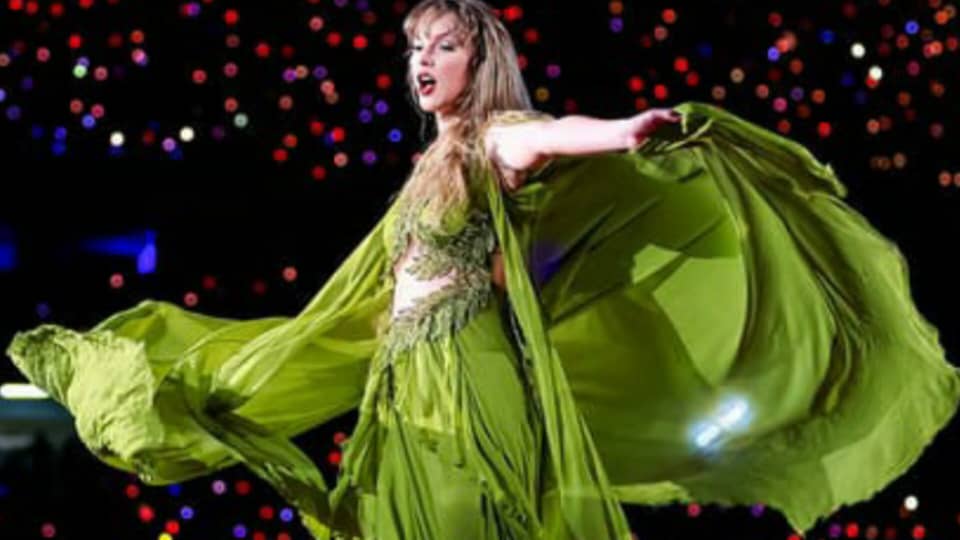 Yaguzwe asaga Miliyoni 3 Frw ! Byinshi ku Ikanzu Taylor Swift ya ...