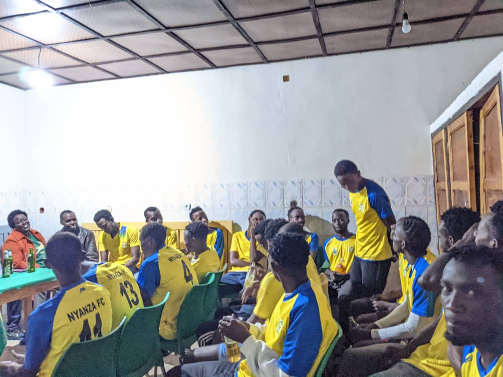 Nyanza FC yatangiye umwaka, abayobozi basangira n'abakinnyi bayo ...