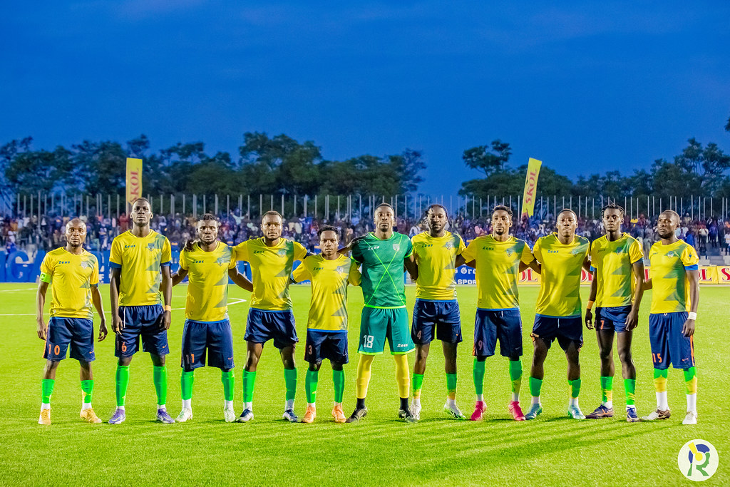 Yakora ibisa nko guhatisha Ishoka ibirayi kugira ngo Etoile de L ...