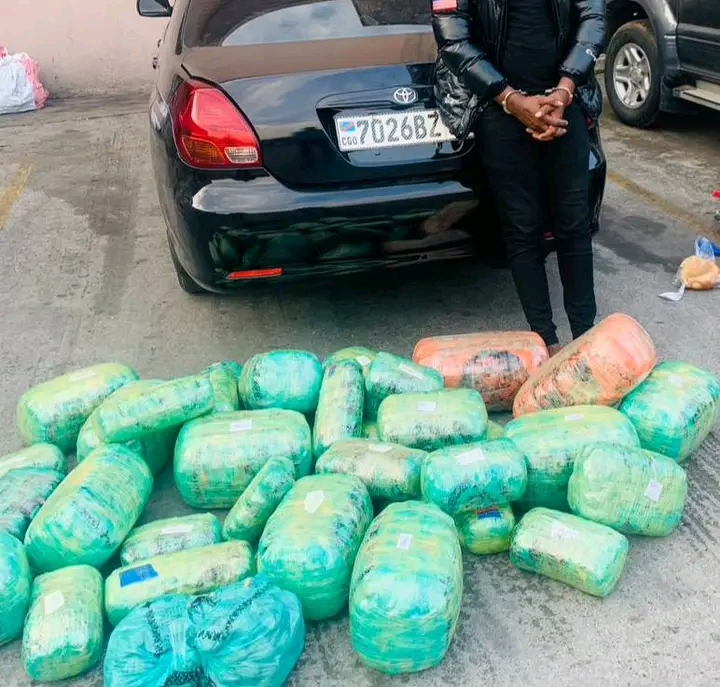 Rubavu: Polisi yamufashe atwaye mu modoka imifuka 40 y'urumogi ...