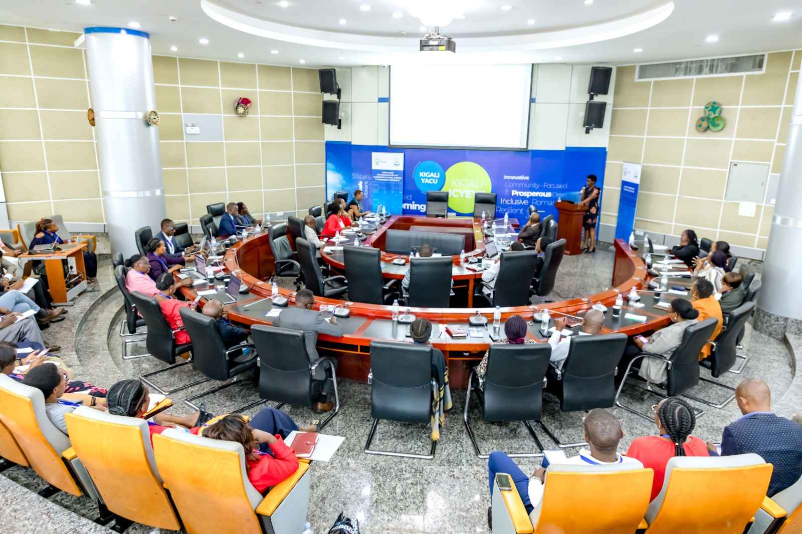 Urwego rw’Umuvunyi rwatangiye guhugurira abakozi barwo kunoza in ...