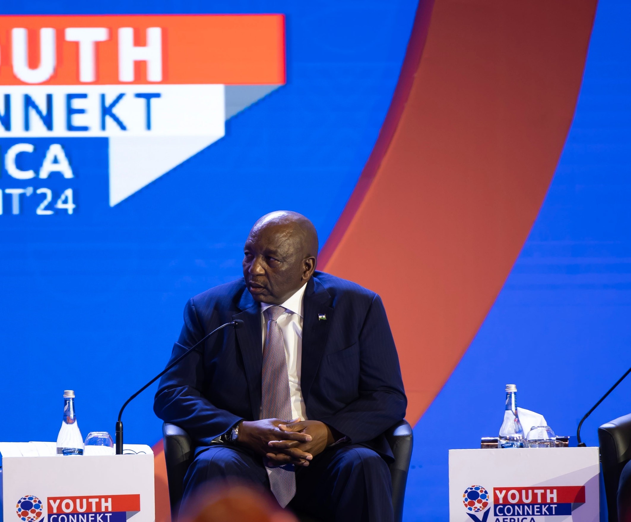 Uko Minisitiri w’Intebe wa Lesotho yatangiye abumba amatafari ny ...