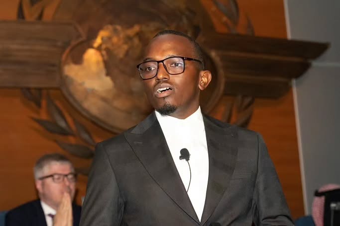 Tom Close yasubitse ku munota wa nyuma igitaramo cyo ‘guca agasu ...